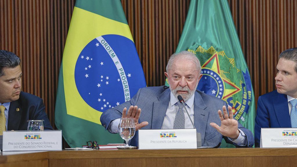 Lula amplia isenção na conta de luz para baixa renda - Rádio A Voz da ...